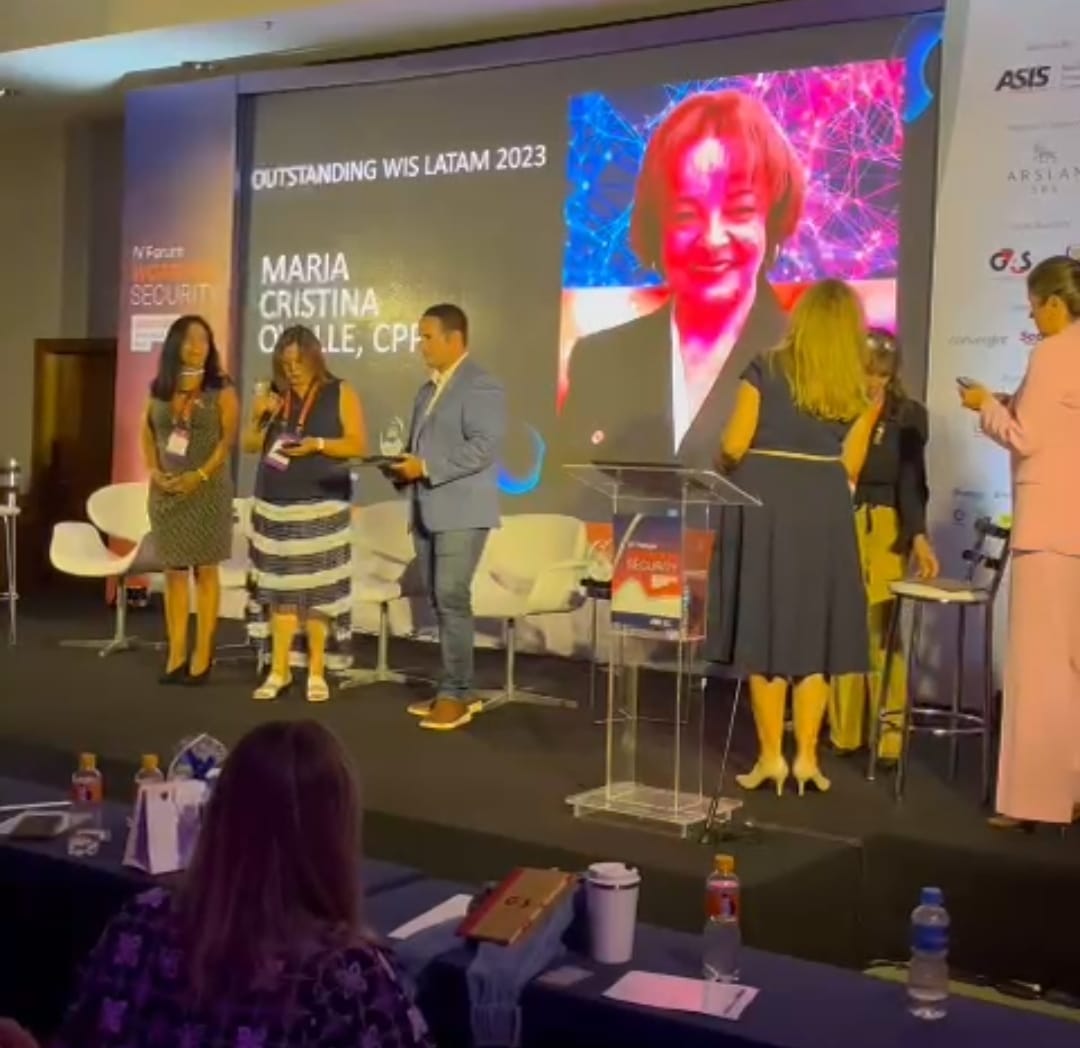 Reconocimiento a la Señora Capitán (R) María Cristina Ovalle